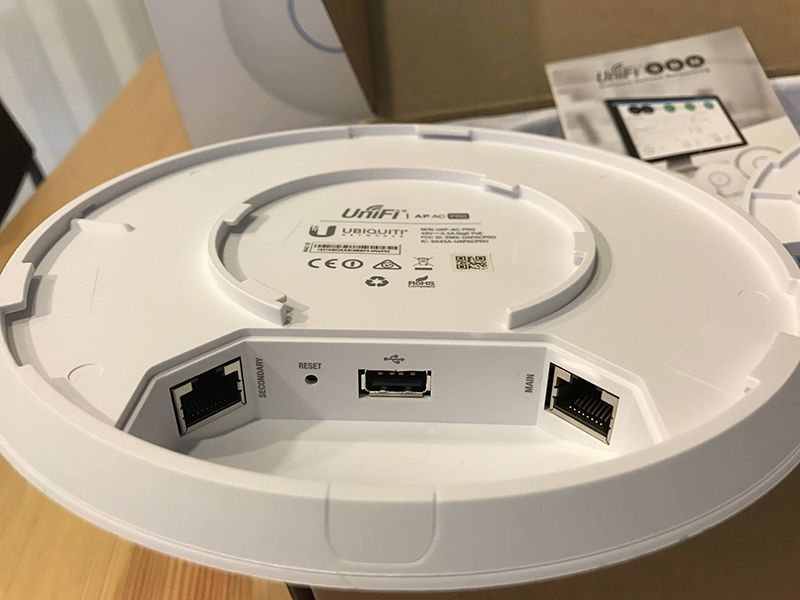 UBiQUiTi UniFi AP AC PRO (UAP-AC-PRO) ( 1 ตัว/กล่อง )